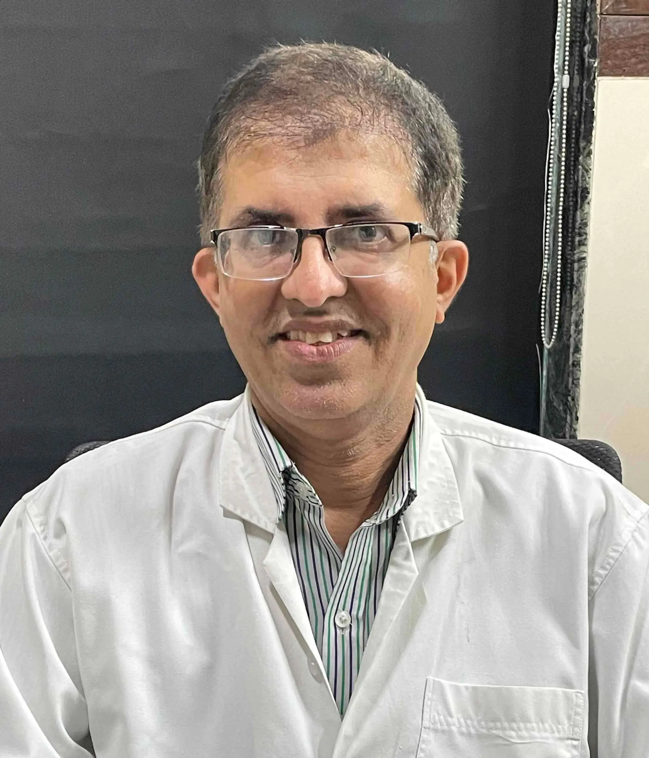 Dr. Suresh Ramchandani - Cataract Eye Surgery Specialist in Mumbai